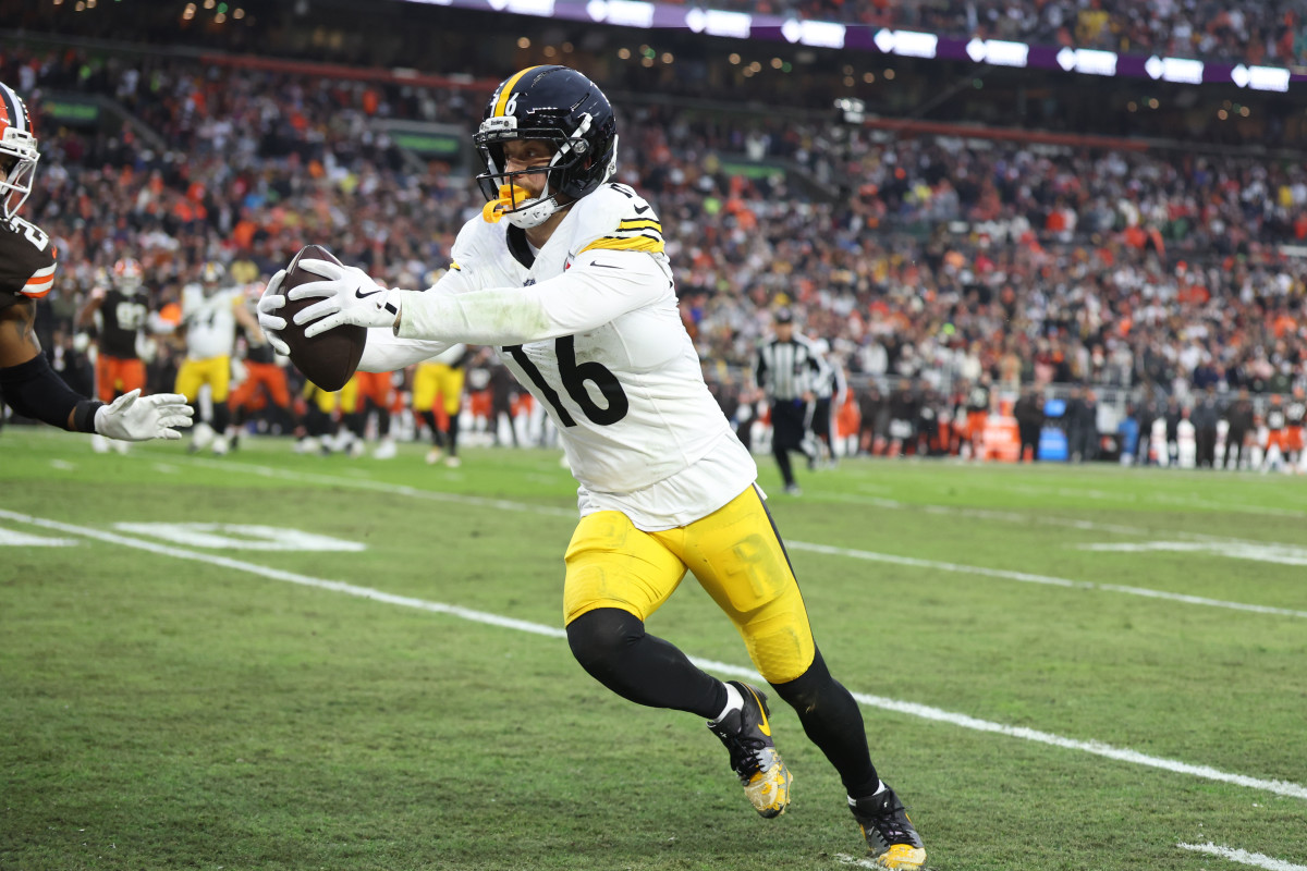 Pro Bowl wide receiver Adam Thielen announces retirement after playoff loss