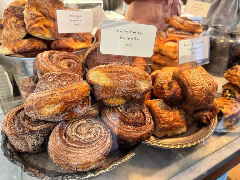 9 Wyoming Roadside Cafes Serving Cinnamon Rolls So Huge Tables Share ...