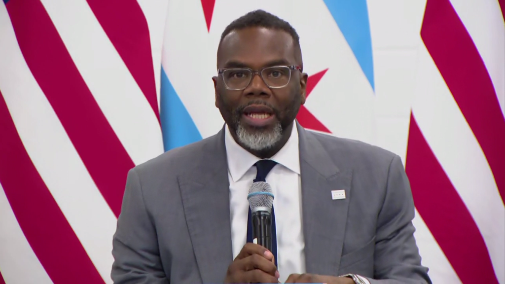 Mayor Johnson addresses fight against crime in Chicago at roundtable ...