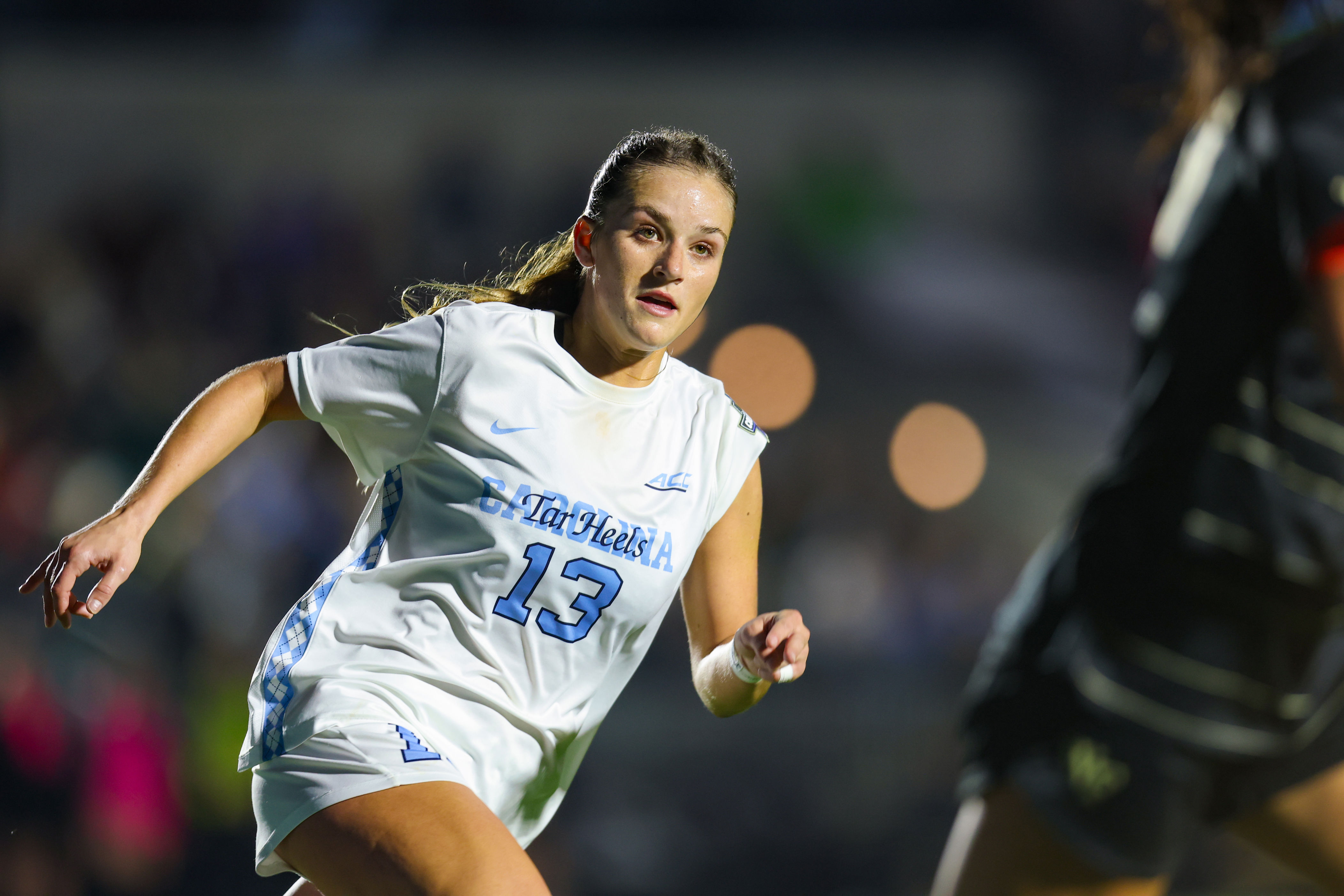 2024 MAC Hermann Trophy and North Carolina Tar Heel star Kate Faasse ...