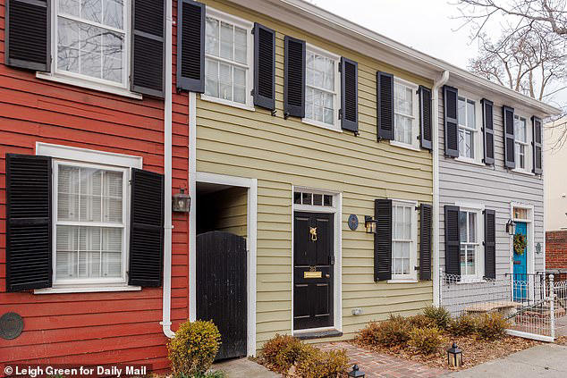 FBI raids home of female Washington Post journalist as part of probe ...