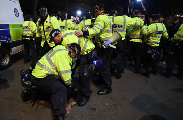 UK declares 'no confidence' in police chief behind ban on Israeli ...