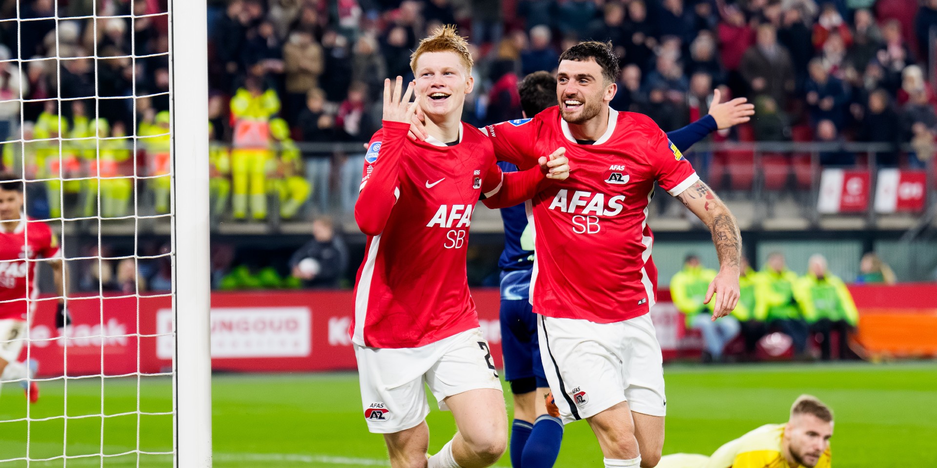 Het AZ van Martens vernedert Ajax in de beker, Wijndal pakt rood