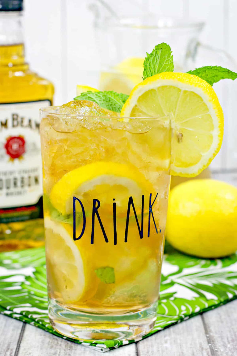 Bourbon mint iced tea