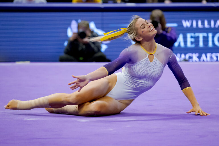 Livvy Dunne shows off impressive swing after meeting Tiger Woods