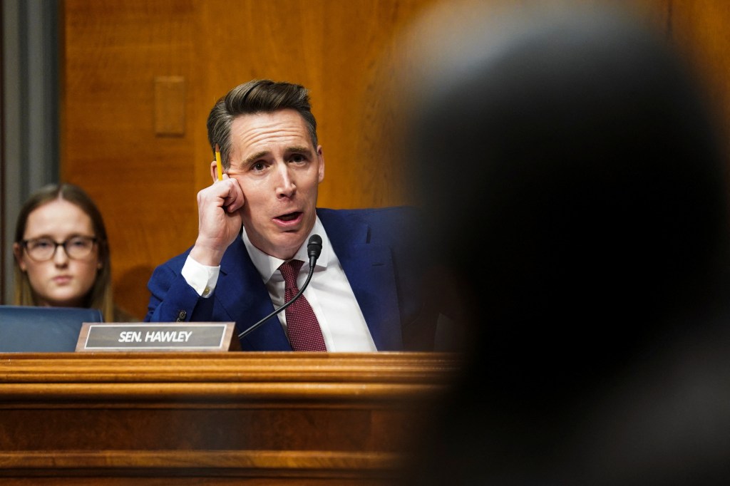 Josh Hawley skewers doc who refuses to answer: 'Can men get pregnant?'