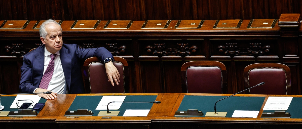 Sicurezza, la nuova stretta. Piantedosi presenta il piano: Daspo e ...