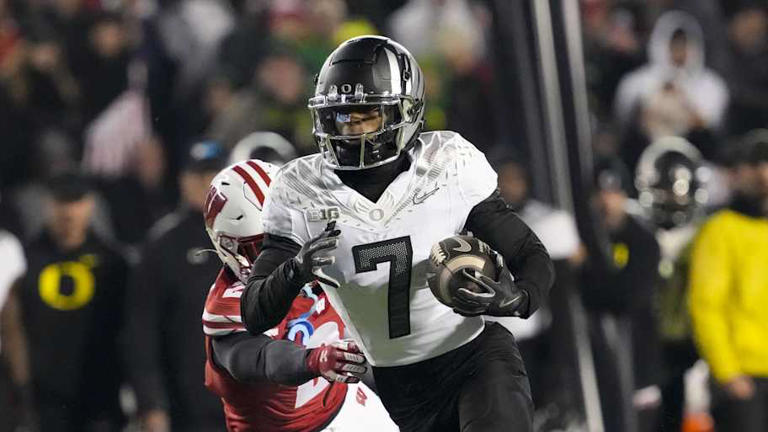 Oregon receiver Evan Stewart’s return could shake up Ducks' offense