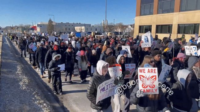 Hundreds of students join anti-ICE protest at Minnesota State Capitol