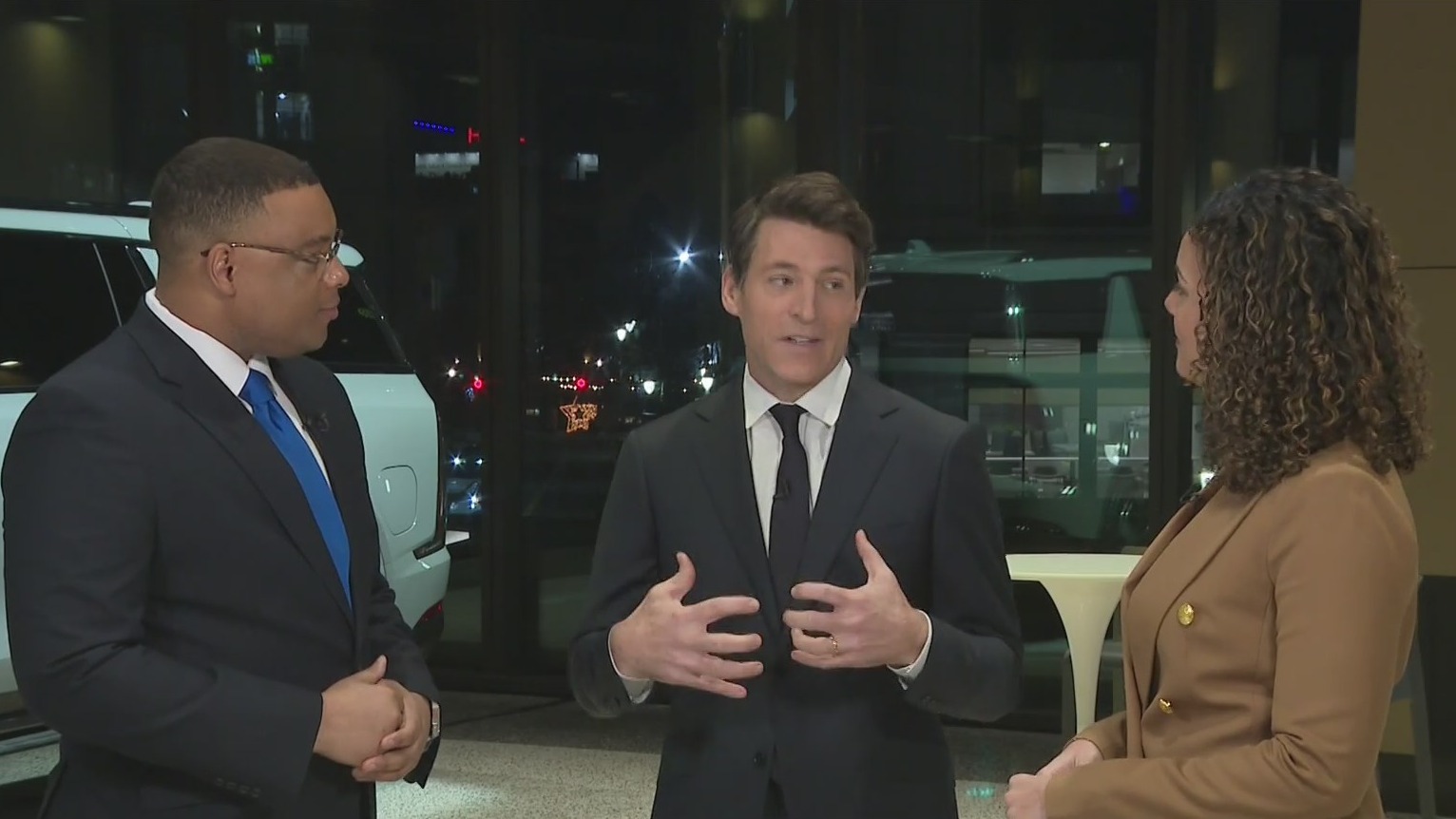 CBS Evening News anchor Tony Dokoupil makes a stop in Detroit