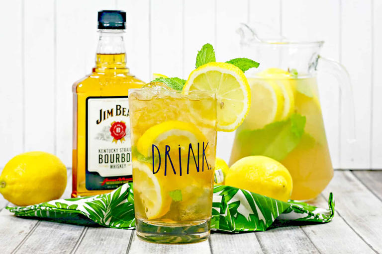 Bourbon mint iced tea