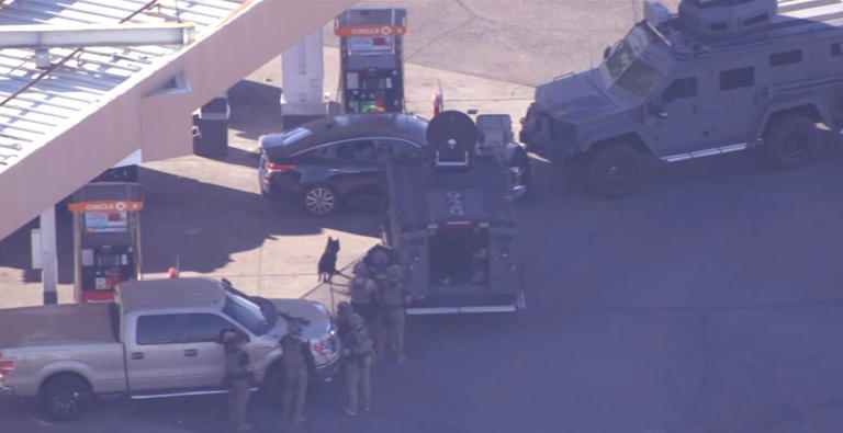 Barricade ends with man turning gun on himself at Tempe area gas station