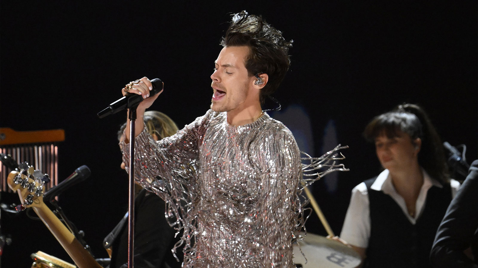 Even the Giants are paying attention to Harry Styles’ cryptic 'We ...