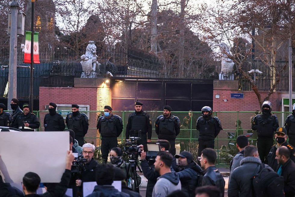 UK closes embassy in Tehran as staff urgently evacuated from Iran