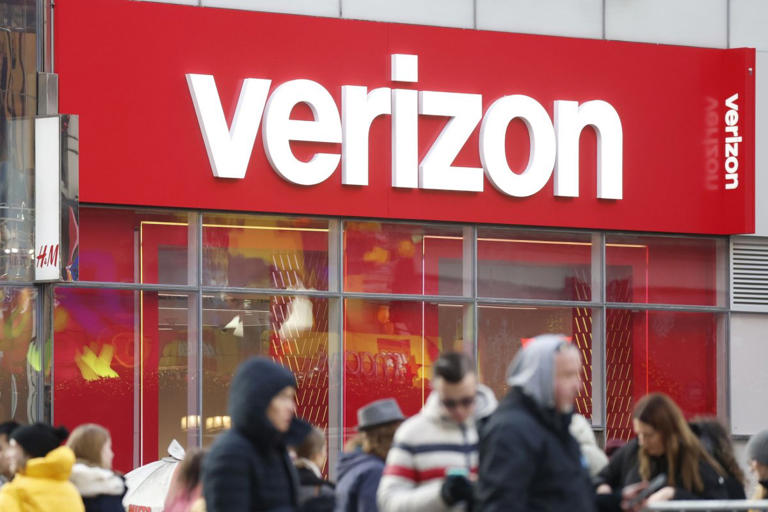 Verizon outage locks wireless customers in SOS mode