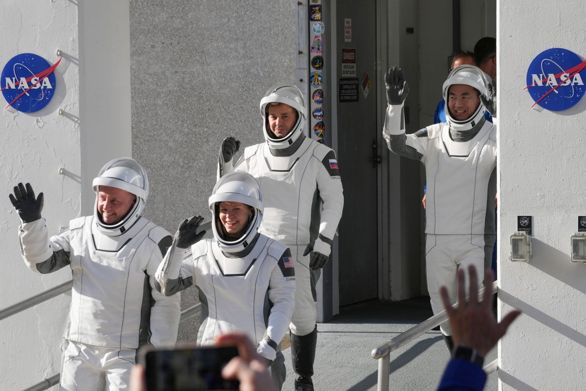 4 crew members depart ISS amid first-ever medical evacuation