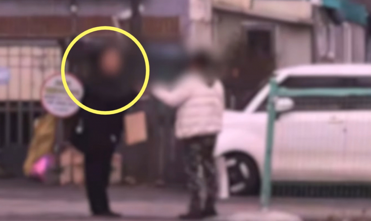 1억 순금 뺏길 뻔한 60대, '직감' 하나로 발길 돌려 재산 지켰다