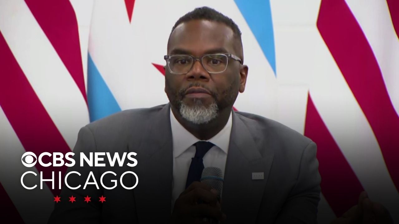 Mayor Brandon Johnson holds roundtable discussion on crime fighting ...