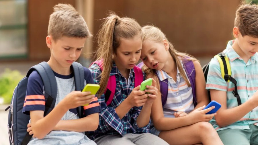 Michigan House votes to ban cellphones in classrooms, bill goes to Senate