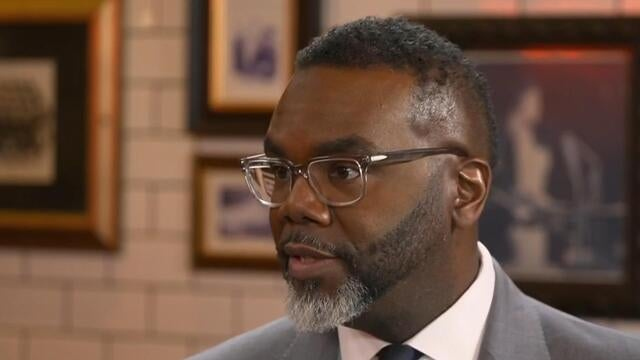 Chicago mayor explains what he's doing to address life expectancy ...