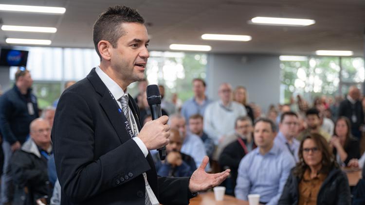 Isaacman visits MSFC, meets with NASA's Huntsville team during ...