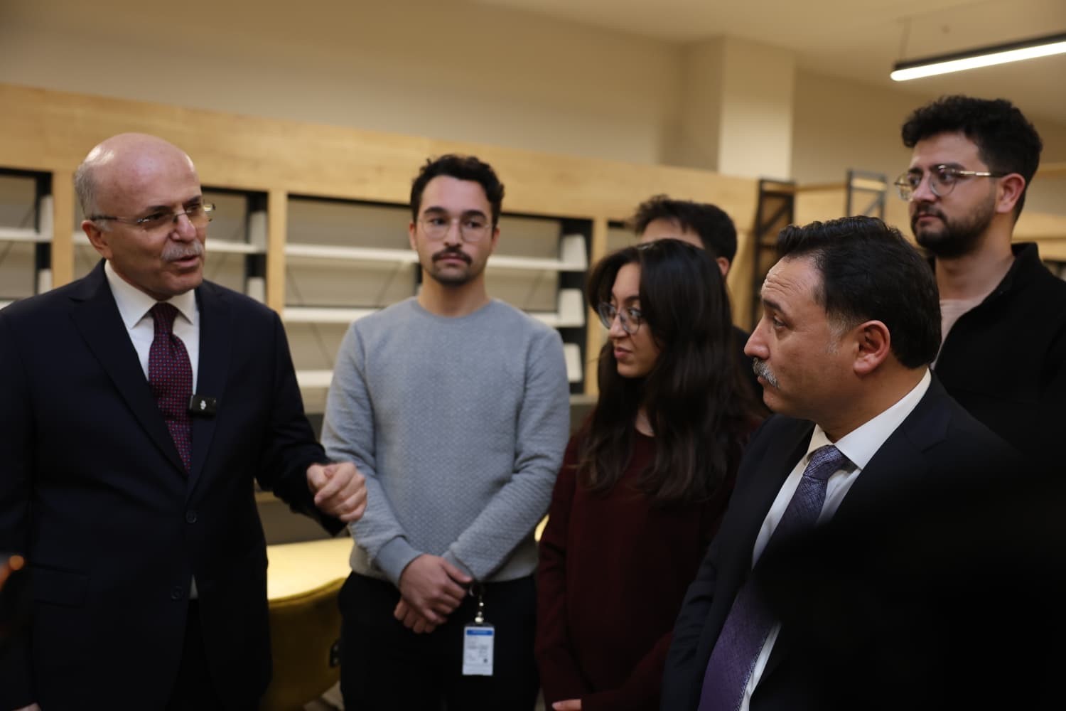 Vali Çiçek, Şehir Hastanesi’ne açılacak Halk Kütüphanesini inceledi