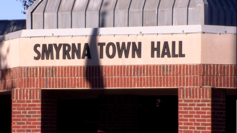 ‘I think they’re making a bad choice’: Smyrna Town Council votes in ...