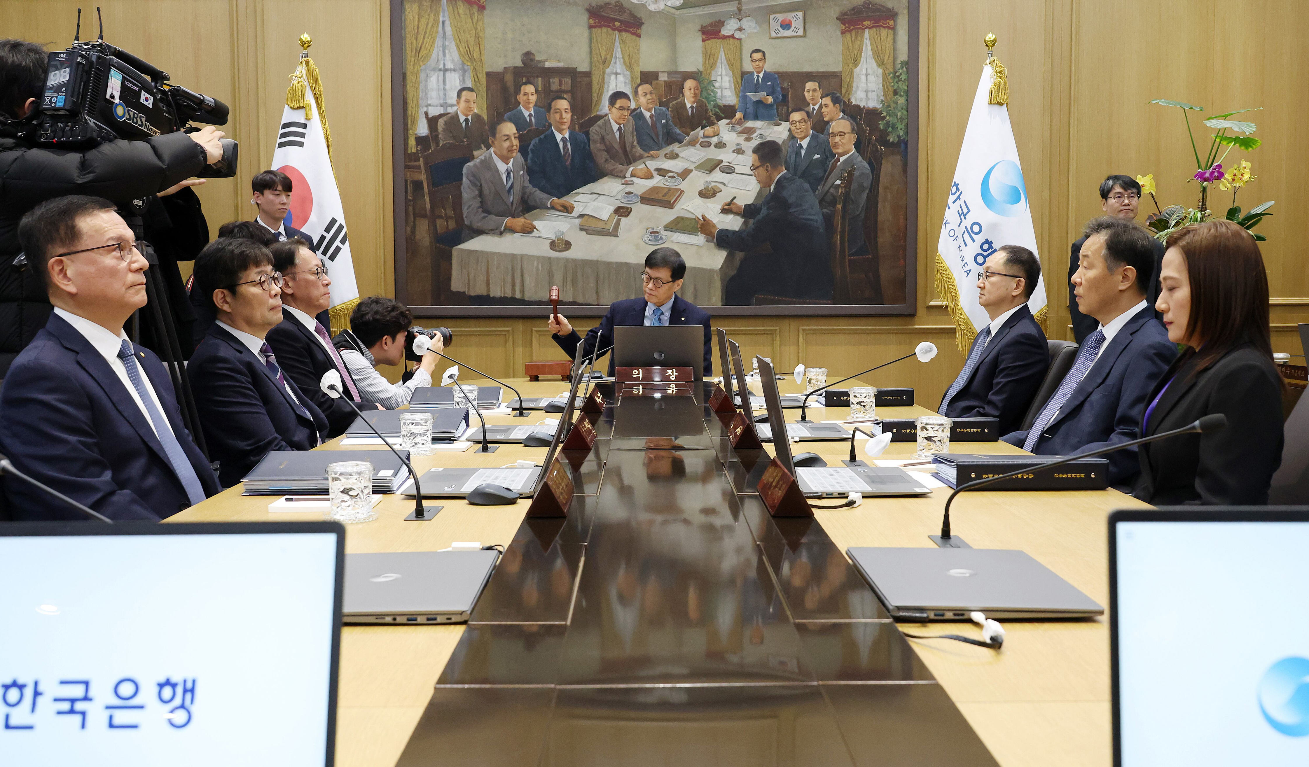 Breaking: Bank of Korea drops 'base rate cut' phrase in policy statement