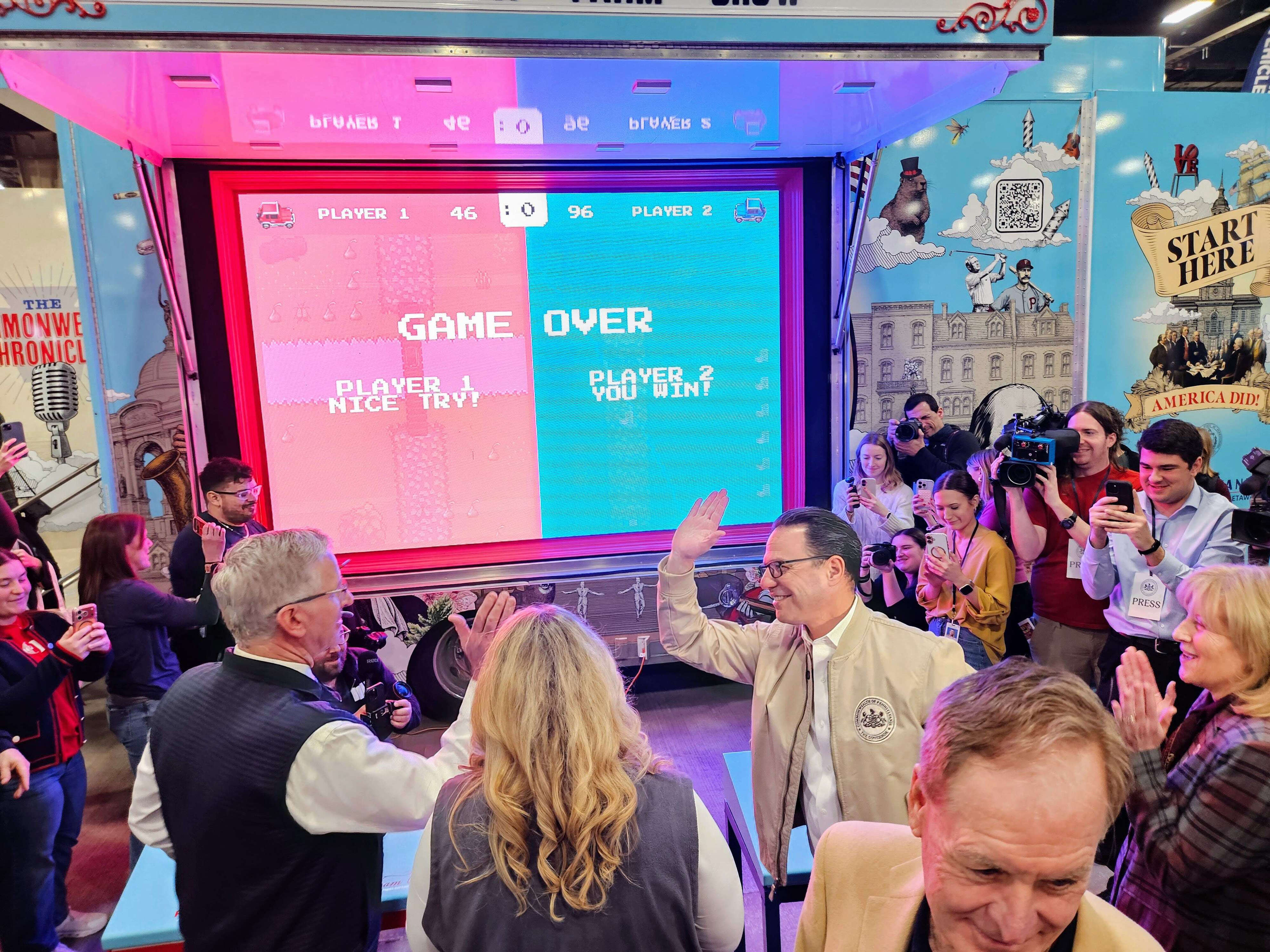 Shapiro tours farm show, deflecting campaign chatter while focusing on ...