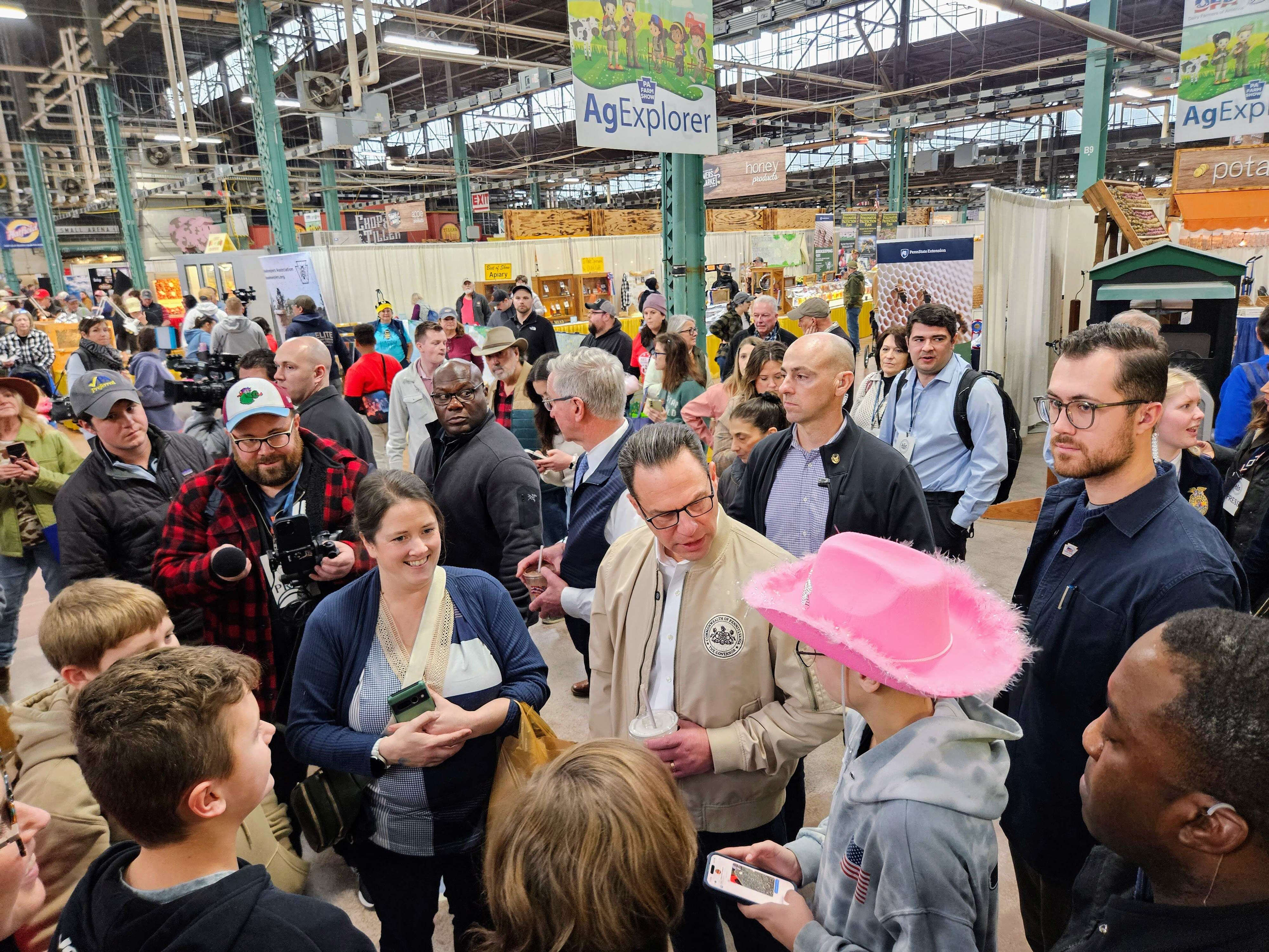 Shapiro tours farm show, deflecting campaign chatter while focusing on ...