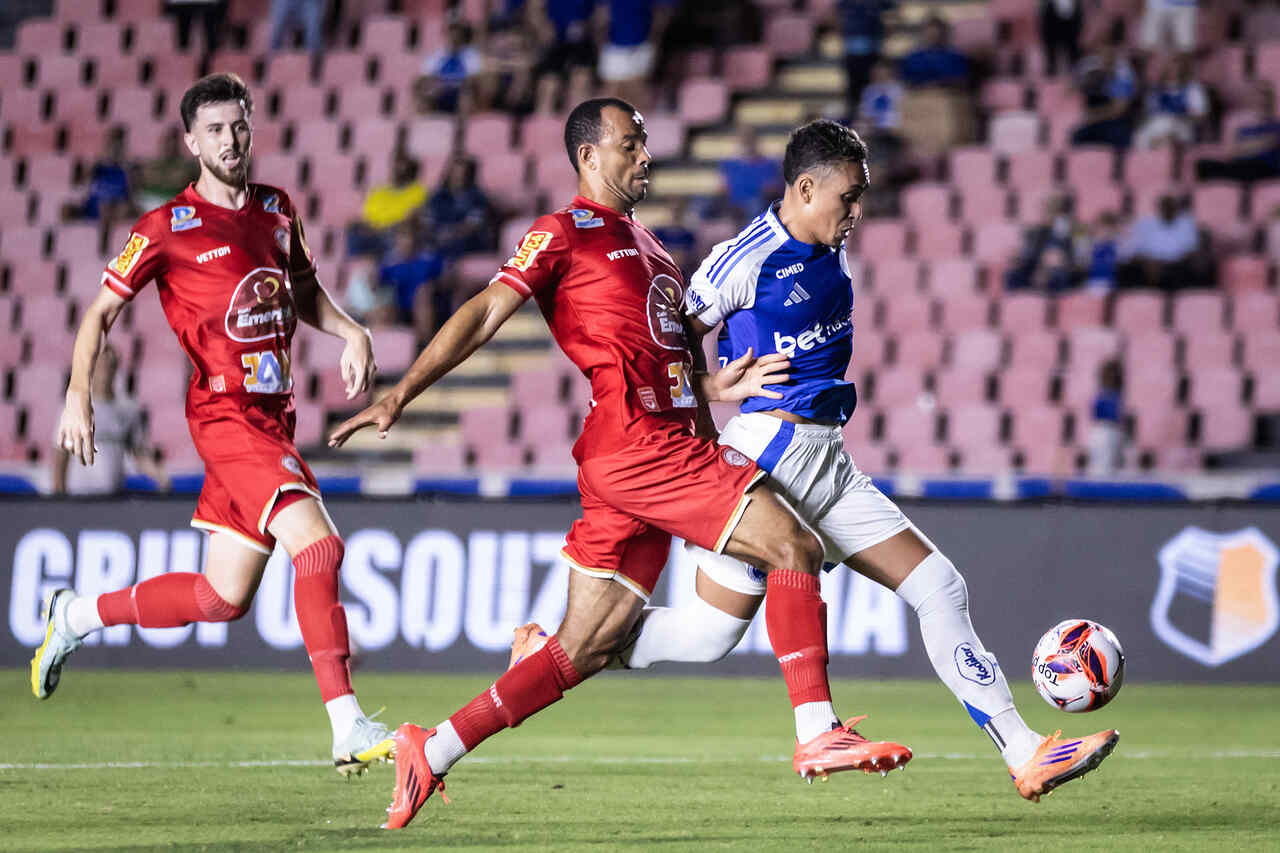 Cruzeiro vence Tombense e conquista a primeira vitória no Mineiro