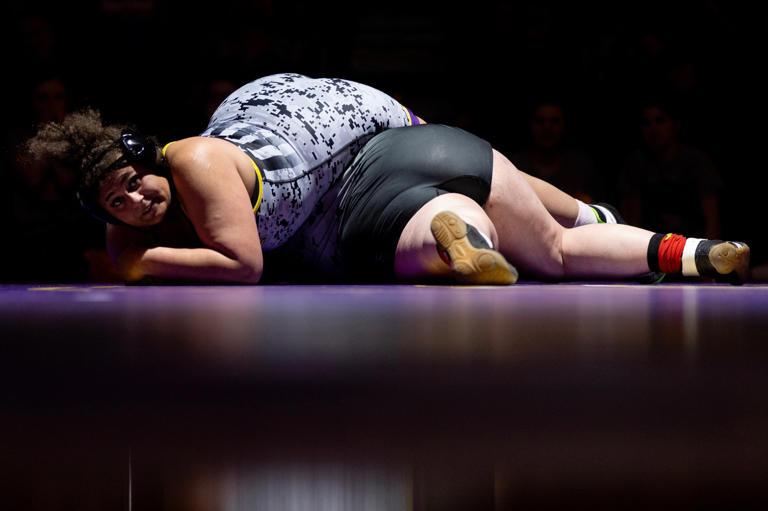 Boiling Springs girls wrestlers rally in final bouts to take down ...