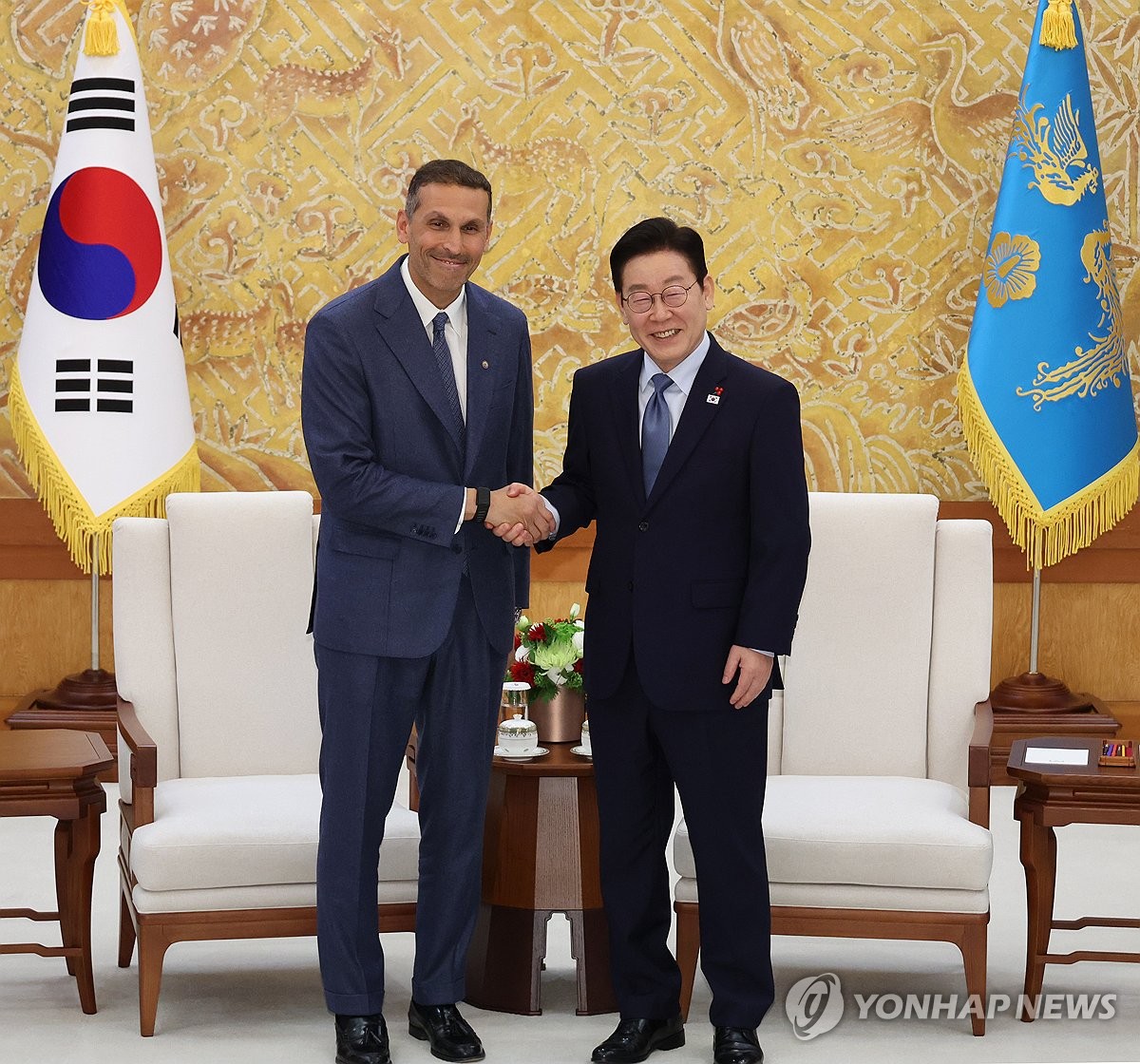 Lee meets senior UAE official