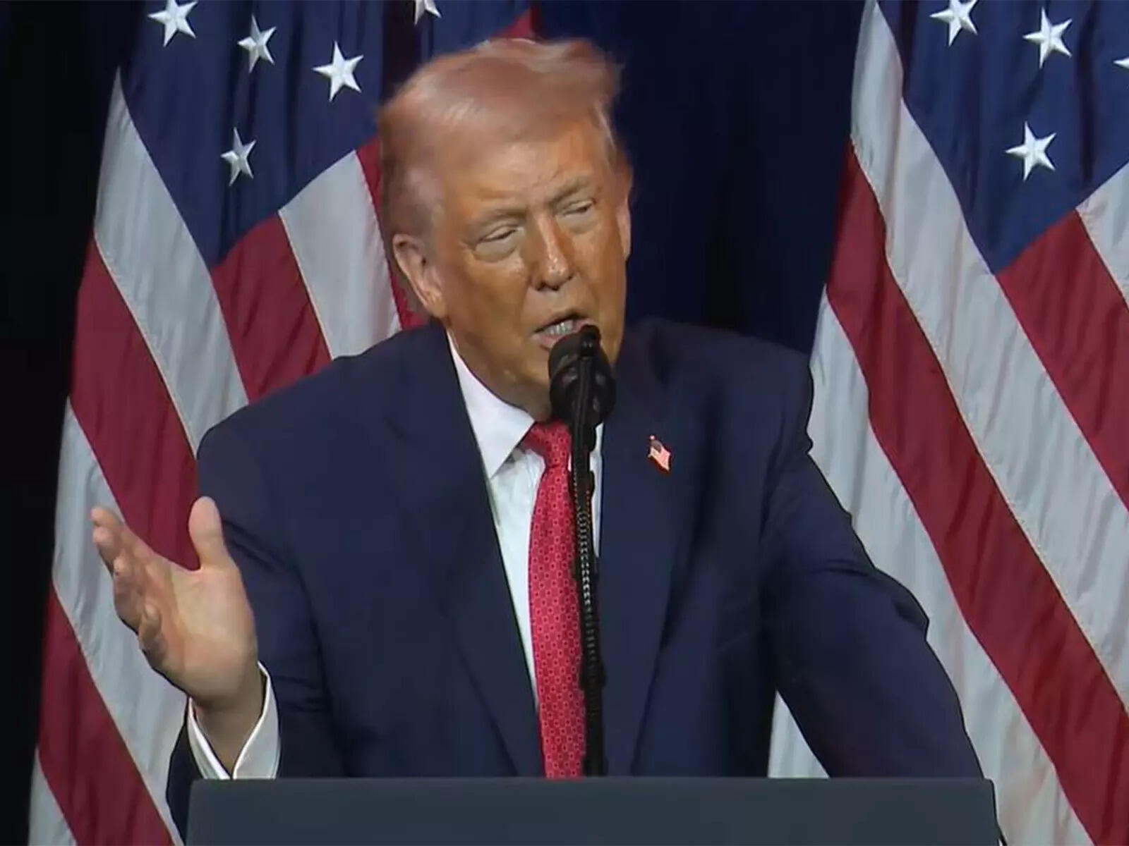 Trump imposes 25% tariff on imports of some AI chips