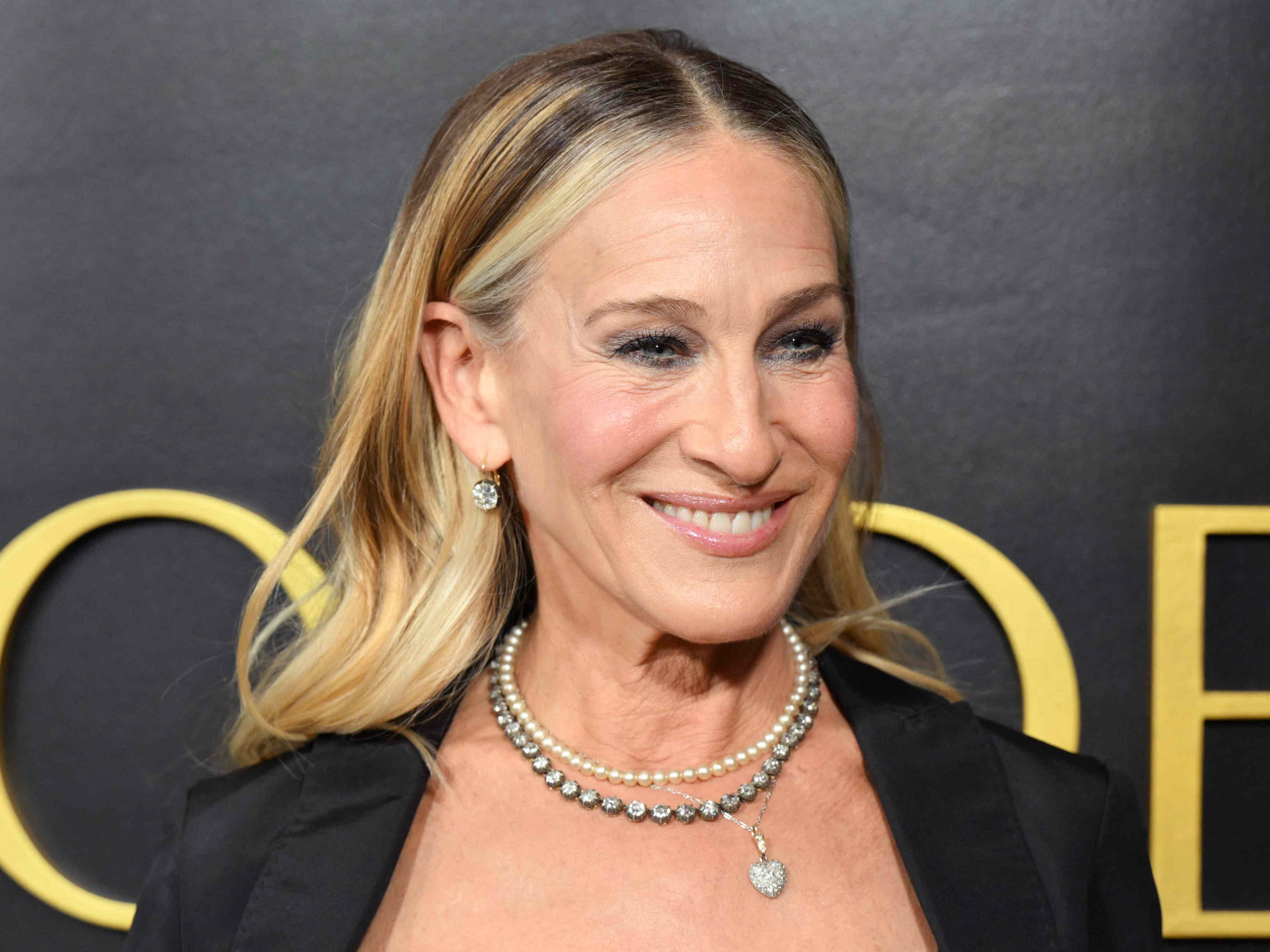 Sarah Jessica Parker can’t stop wearing the cozy, cool-girl winter shoe ...