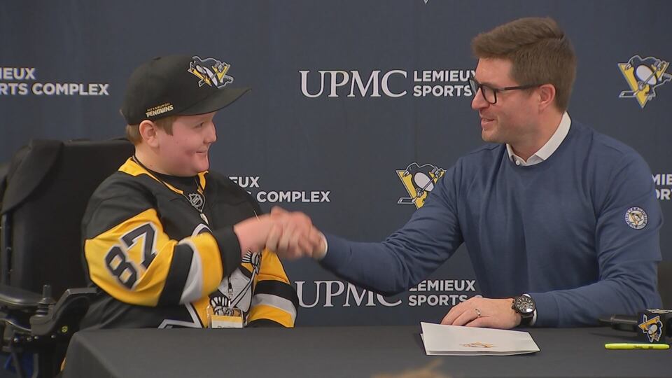 Penguins make young fan’s dream come true, sign him to 1-day contract