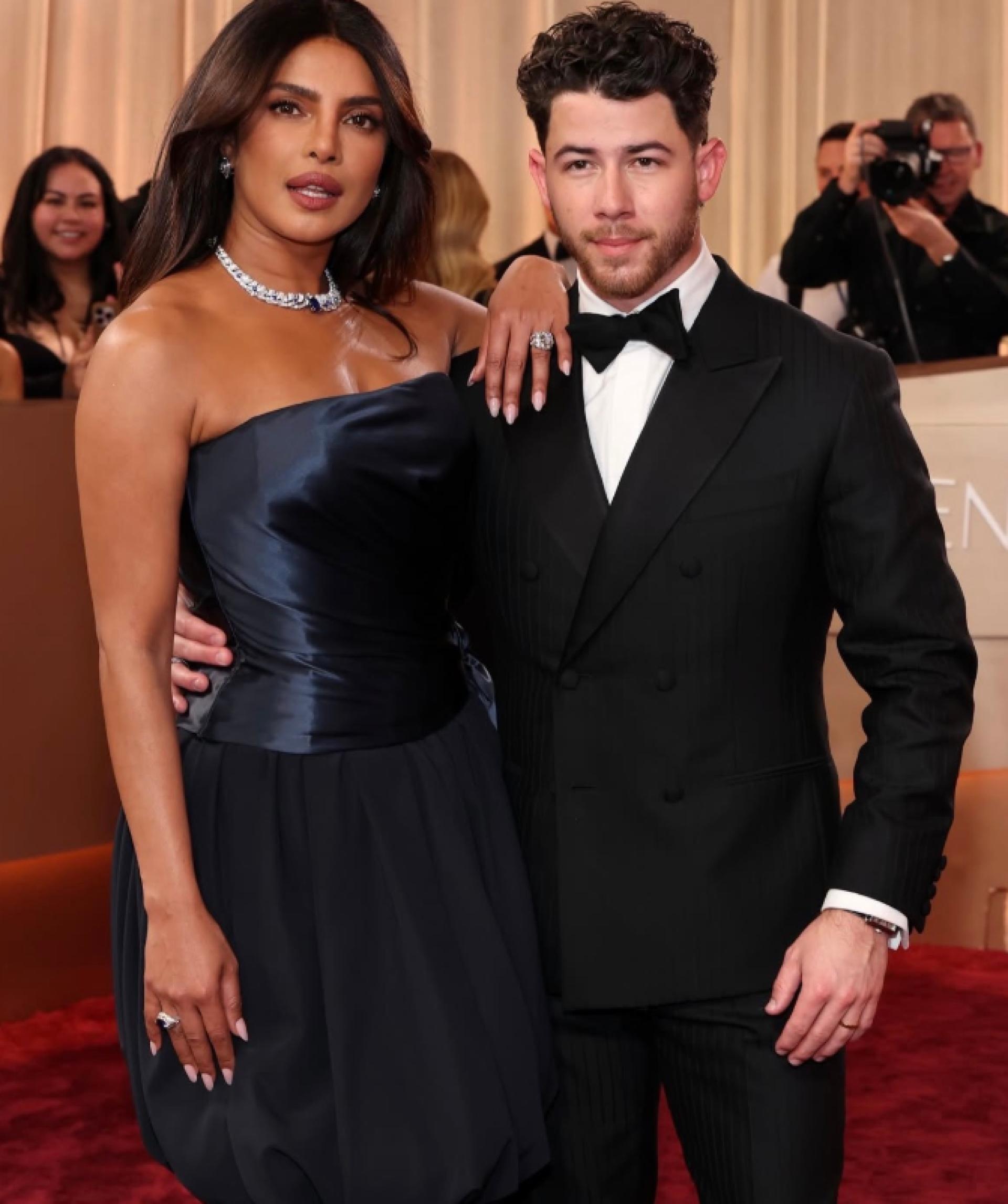 Nick Jonas walks out of Golden Globes amid social anxiety moment