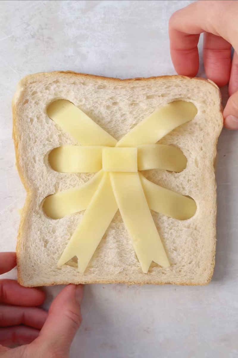 Toast cousu au nœud : une idée créative pour le petit déjeuner