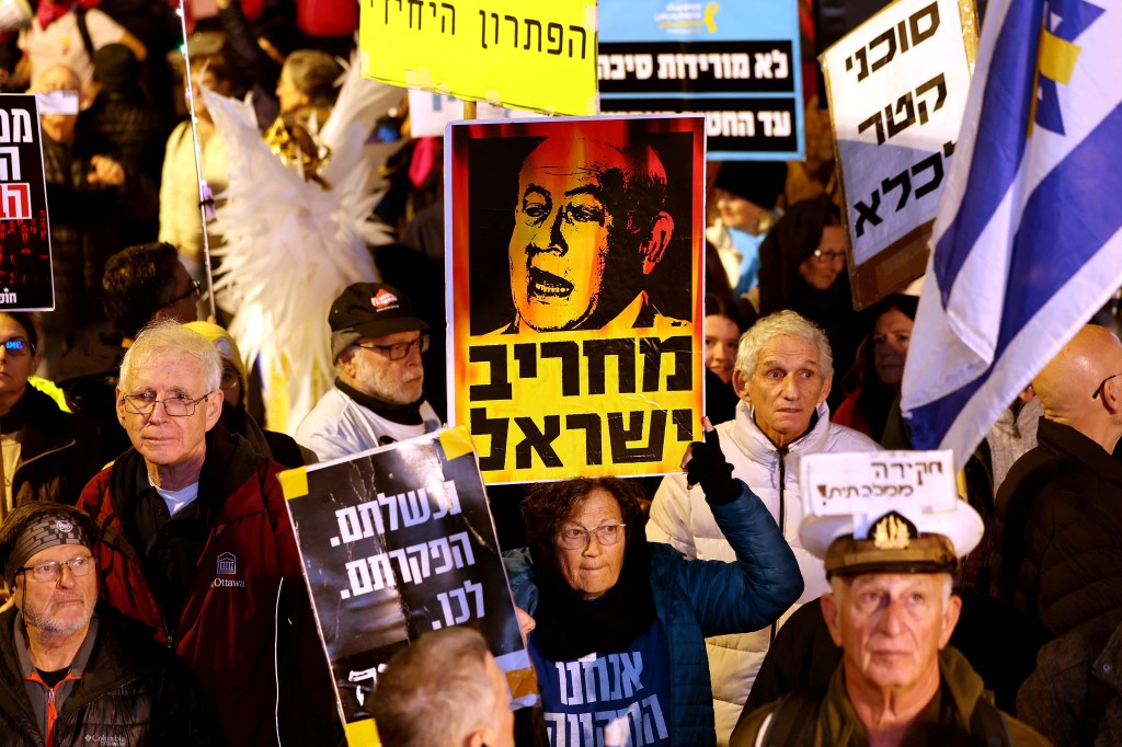 As Trump threatens Iran strikes, Netanyahu sees golden opportunity