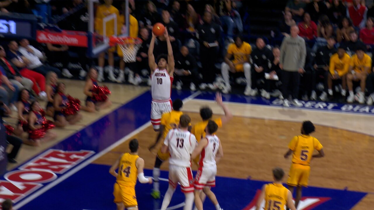 Arizona's Anthony Dell’Orso lobs to Koa Peat for alley-oop slam vs ...