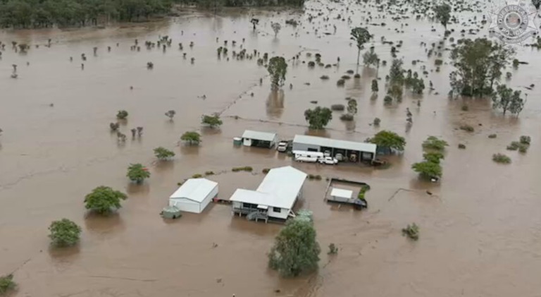 Low risk of cyclone forming off Queensland coast, forecasters say