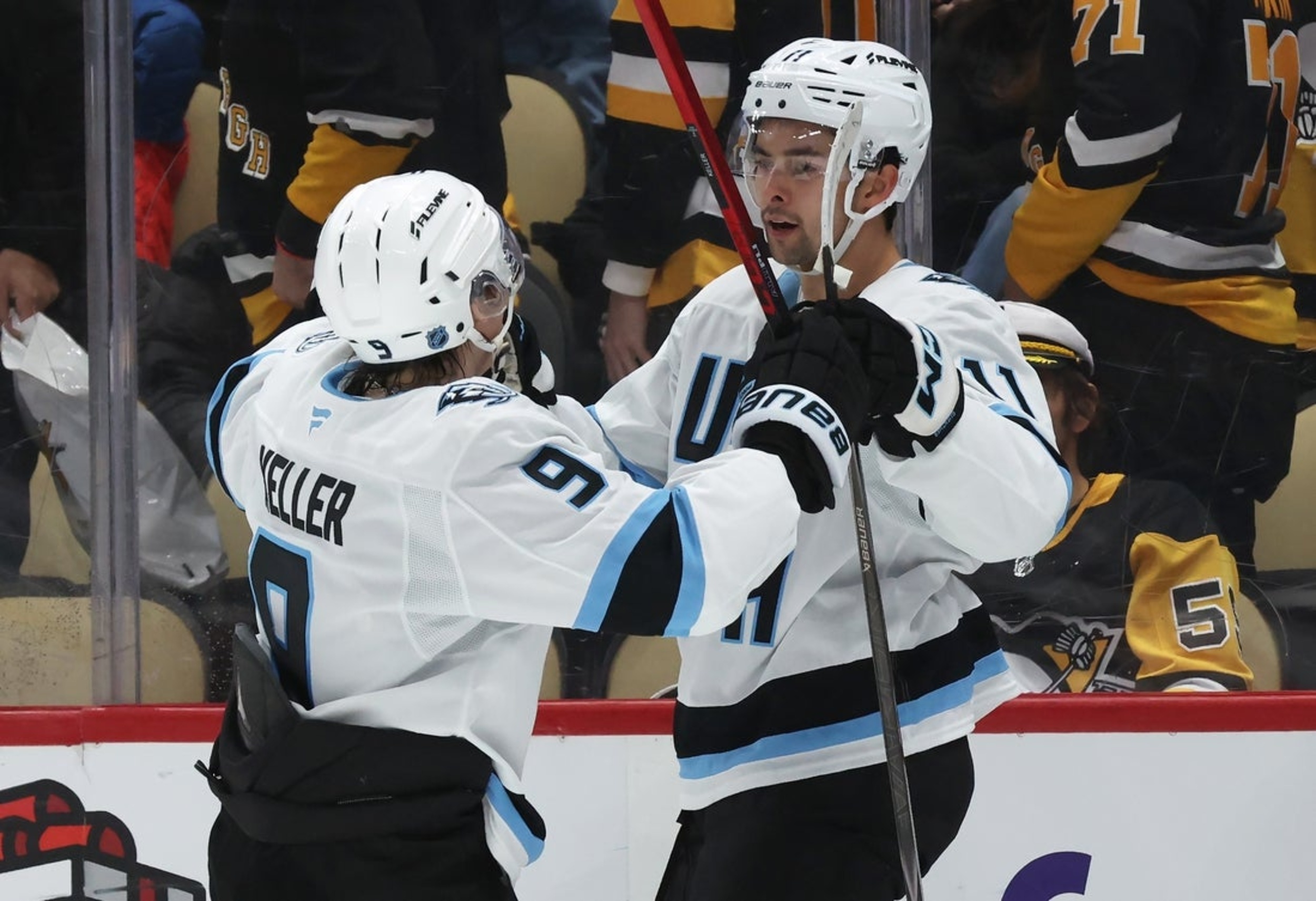 Mammoth rolling, aim to gain on stumbling Stars