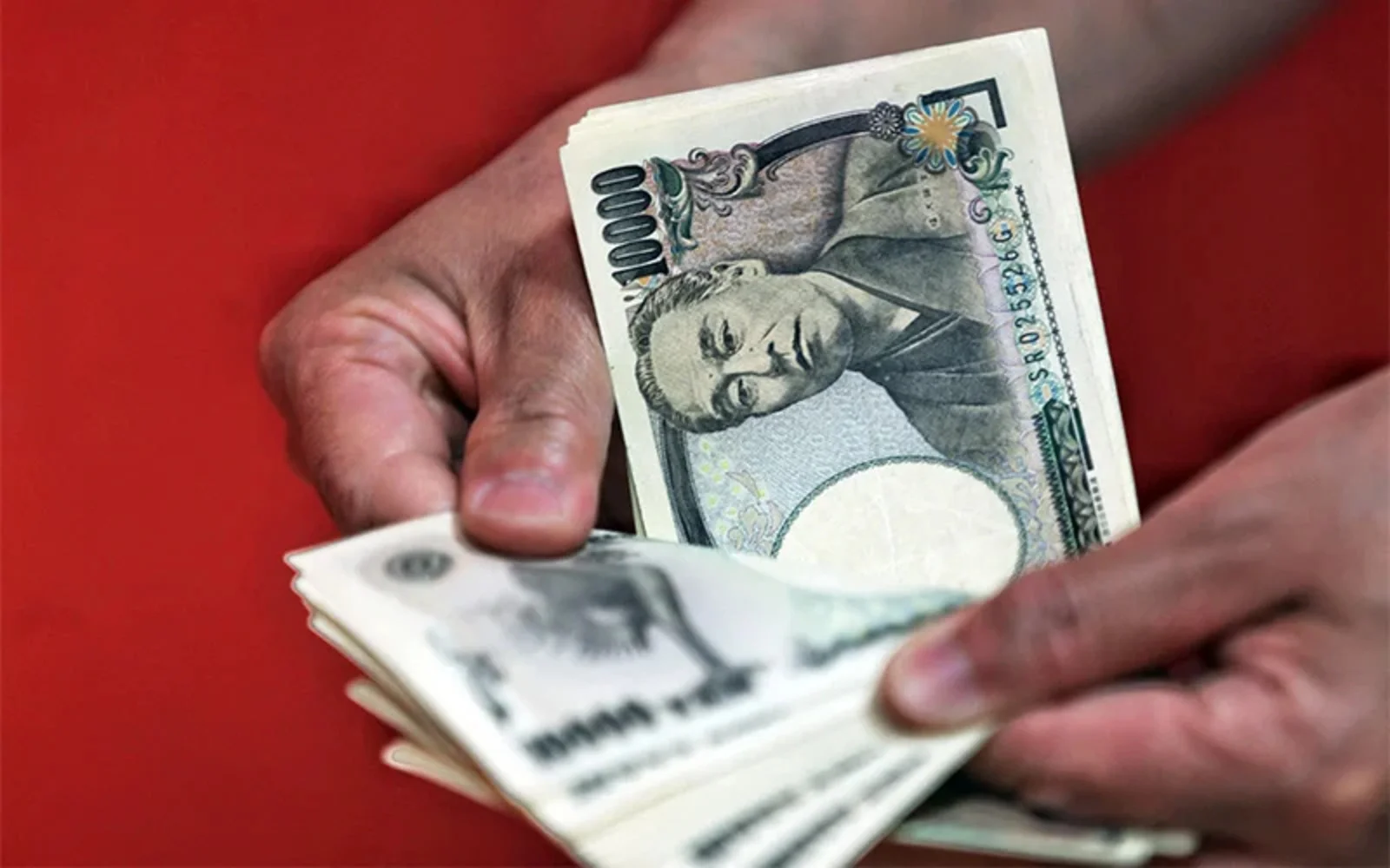 Yen slips to key 160 level as Gulf hostilities boost dollar