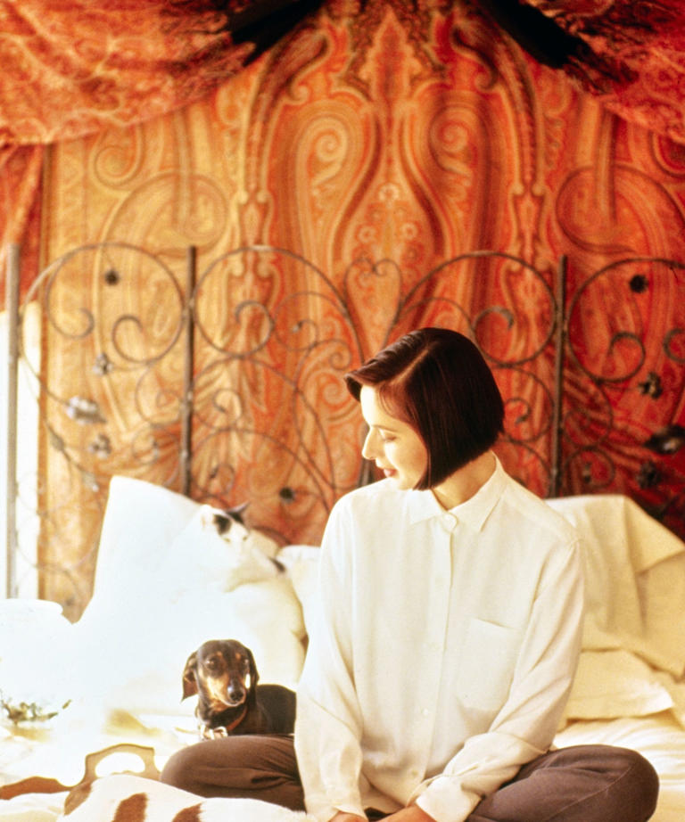 Painted accent walls are dead – Isabella Rossellini's '90s bedroom is a ...