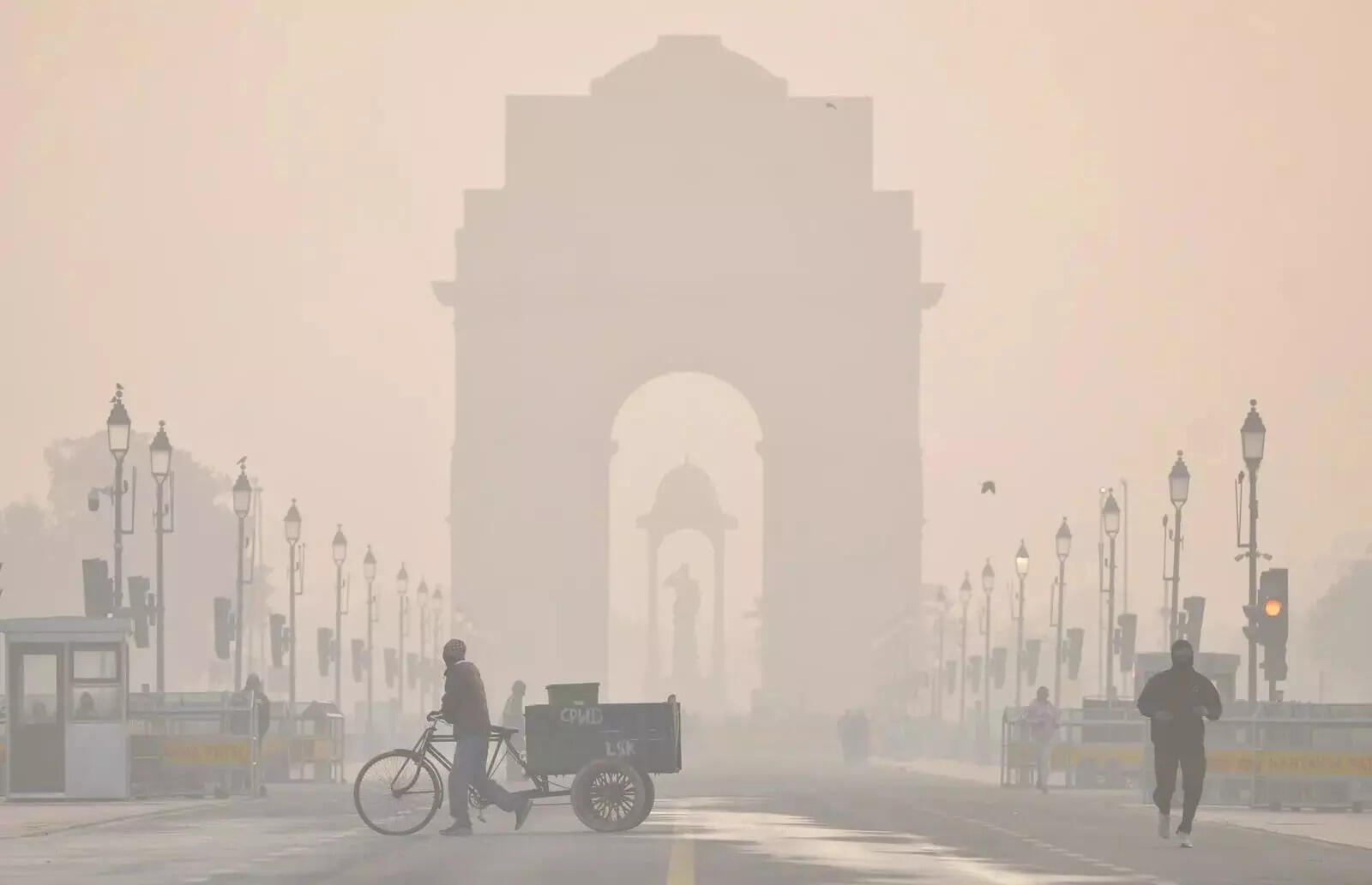 New Delhi weather today: Sunny skies, mild temperatures; AQI remains poor