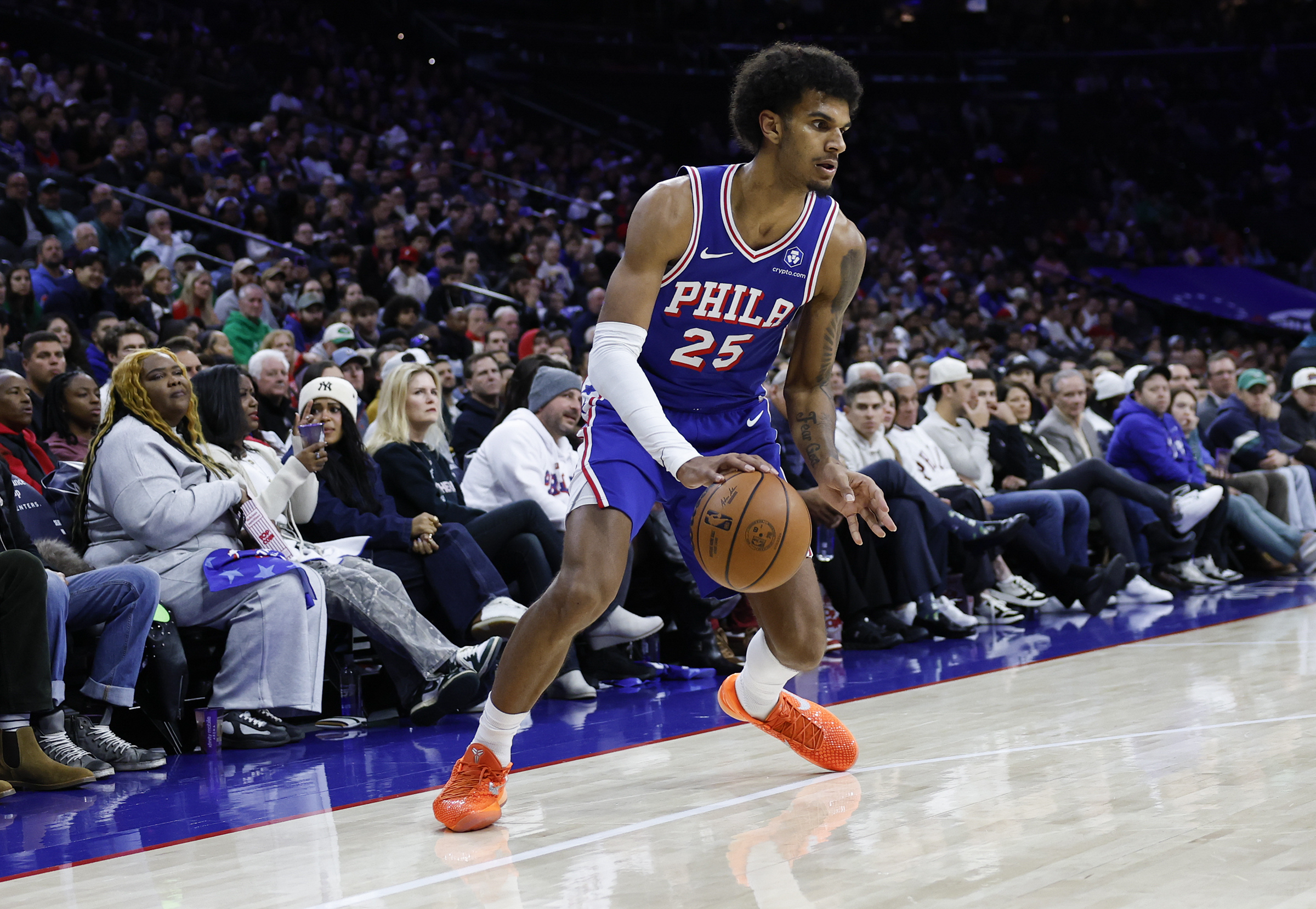 Sixers’ Dominick Barlow leaves Cavaliers game with back contusion