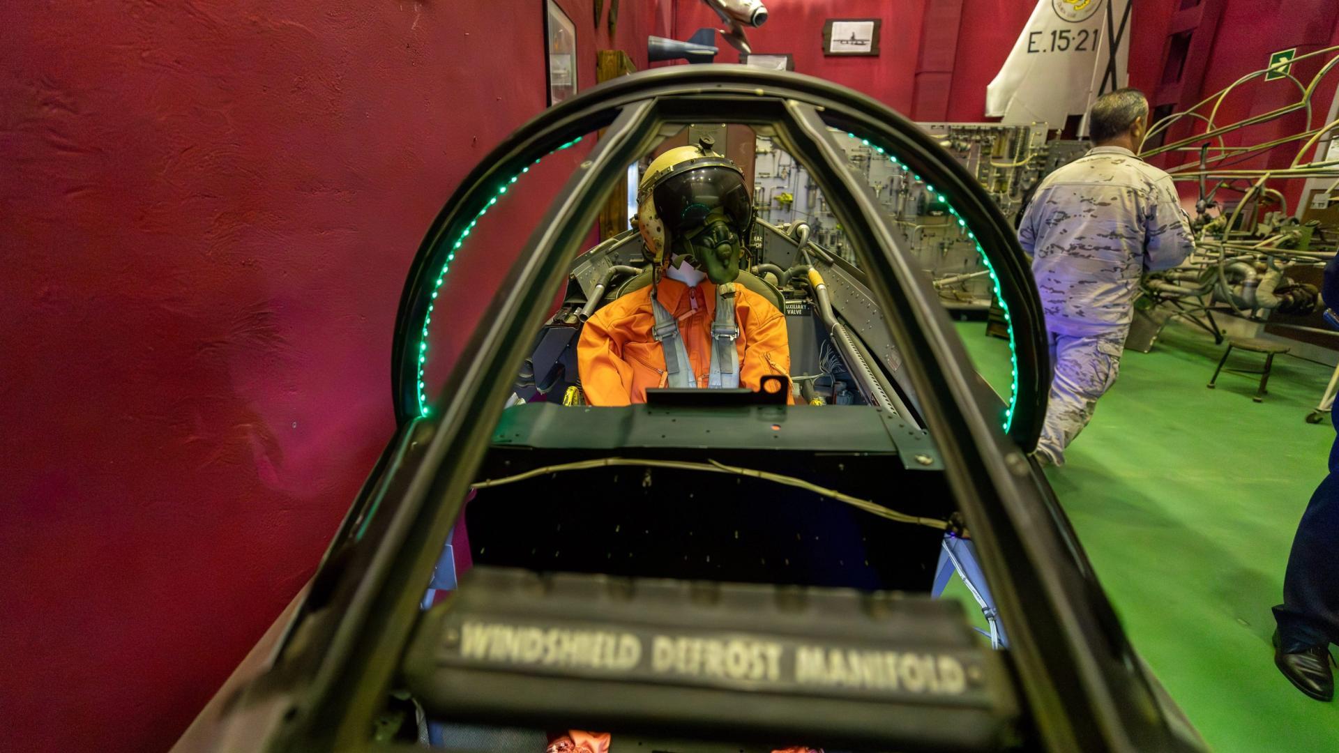 El museo de la Base de Zaragoza en el que puedes simular que pilotas un ...