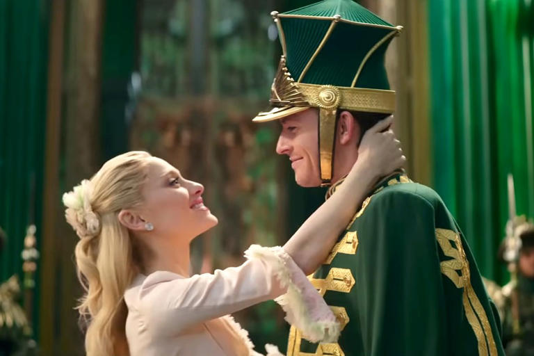 ‘Wicked’ co-stars Ariana Grande, Jonathan Bailey reunite for ‘Sunday in ...