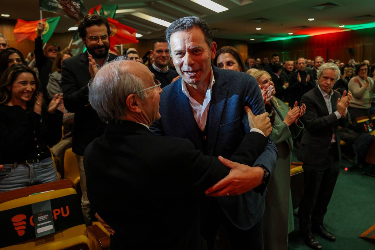 Nova sondagem e ajuda de Montenegro põem Mendes de volta na corrida