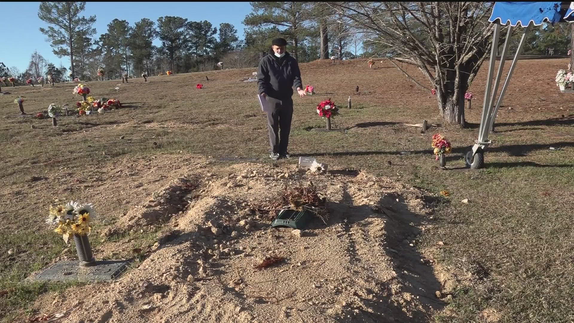 A Macon family bought graves beside loved one — but say two strangers ...
